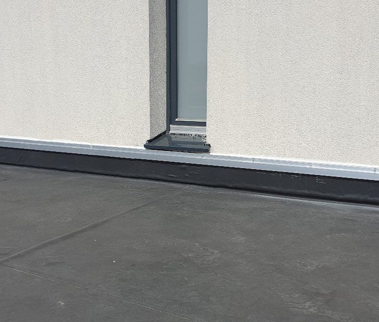 Refaire l'étanchéité d'un toit plat | Travaux.com