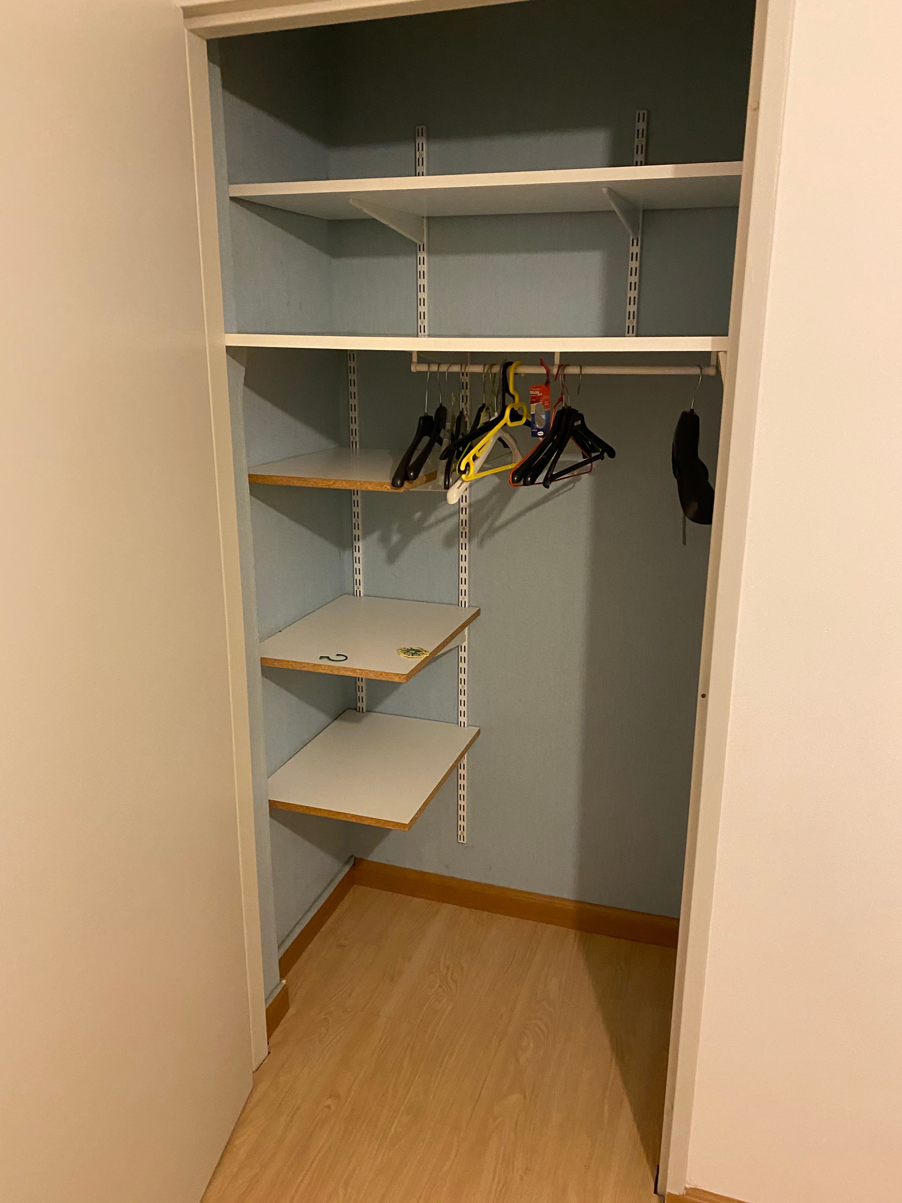 Aménagement placards ou dressing : 3 m2; Tiroirs, Étagères, Dressing ...